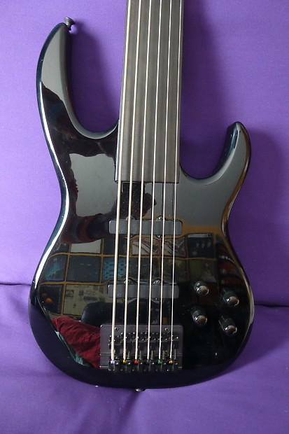 Carvin LB76 1990's Black 6 String Fretless Bass | Reverb