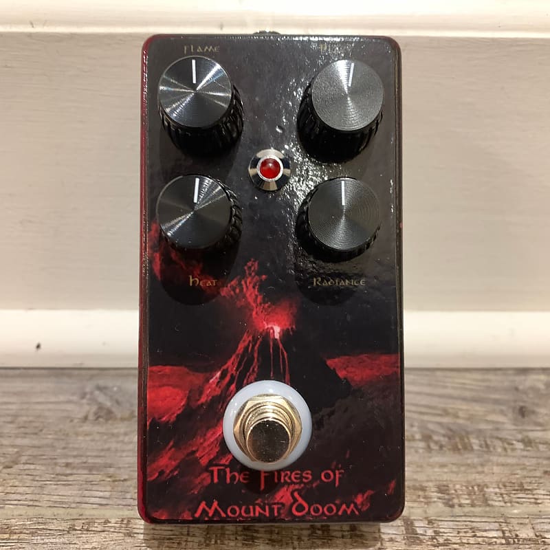 The Fires of Mount Doom Bass Fuzz Pedal | Reverb UK