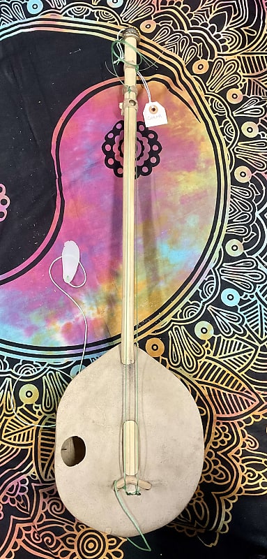 Ghanian Gourd-Bodied Lute (Frafra Kologo) | Reverb