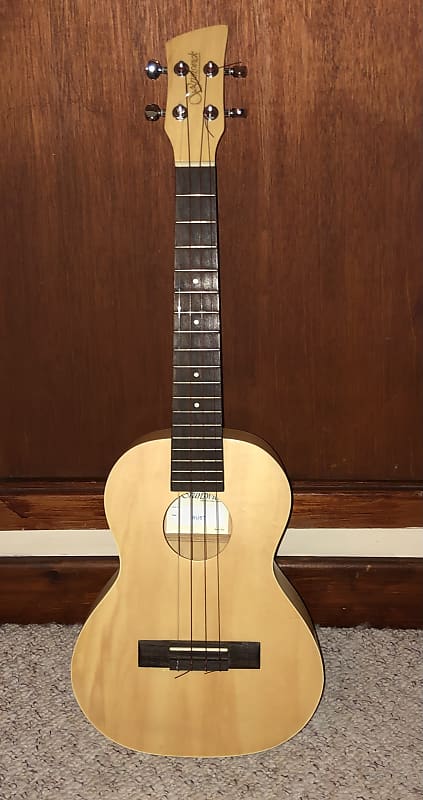 Brunswick BU5T Tenor ukulele with case | Reverb