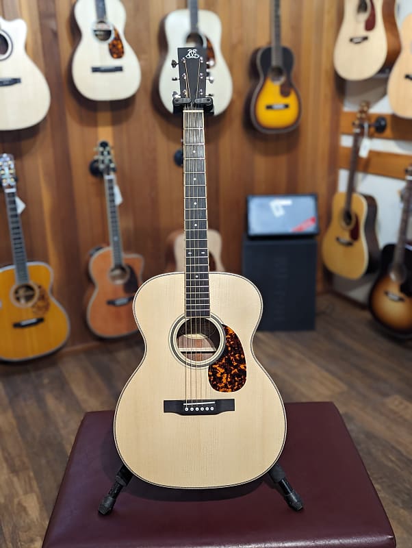 Larrivée OM-40WL Walnut/Moonspruce Acoustic Guitar w/Case | Reverb
