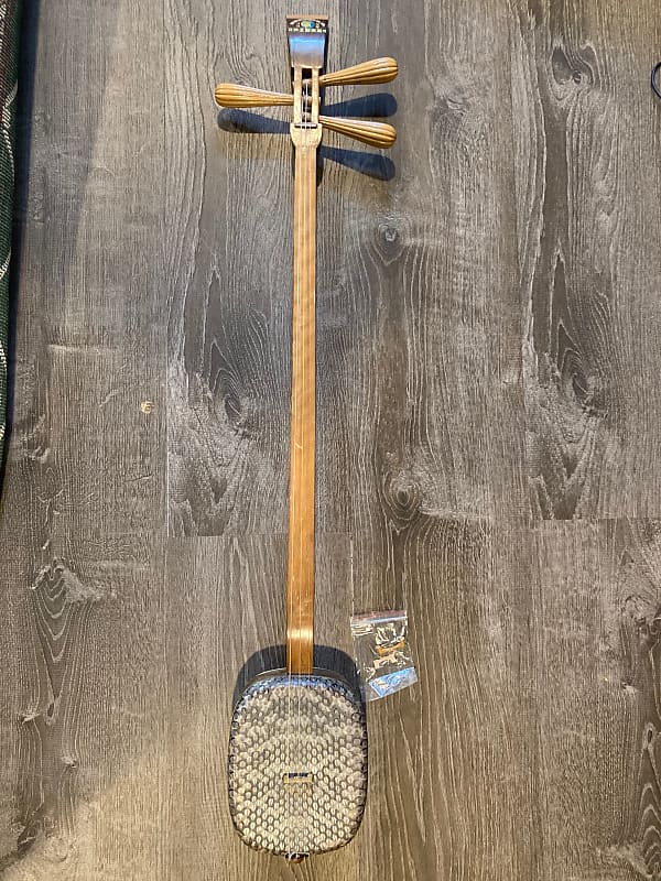 Sanxian vintage snakeskin lute Chinese (shamisen, sanshin) | Reverb