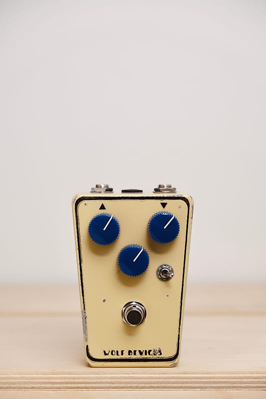 Wolf Devices Dual Fuzz Cream w/Blue Knobs | Reverb Australia