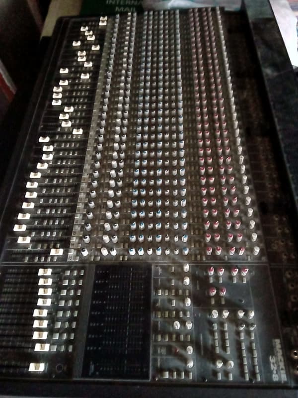 Mackie 32x8x2 8-bus Mixing Console | Reverb UK