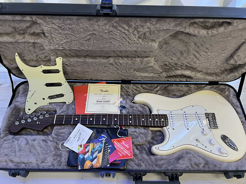 Fender MOD SHOP Stratocaster 2022 - Olympic white, left | Reverb