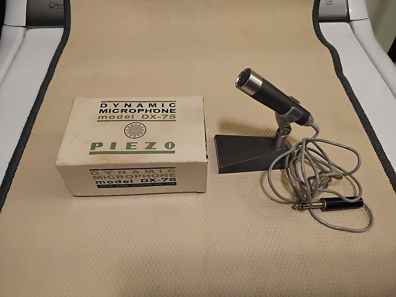 Dynamic Piezo Microphone DX-75 2000 | Reverb