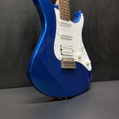 Yamaha Double Cutaway Electric Guitar, White PAC012 WH | Reverb Canada