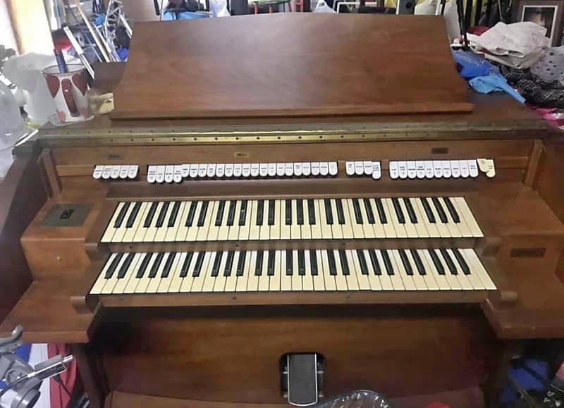 Organ with 32-Note Concave Pedalboard & Bench! | Reverb
