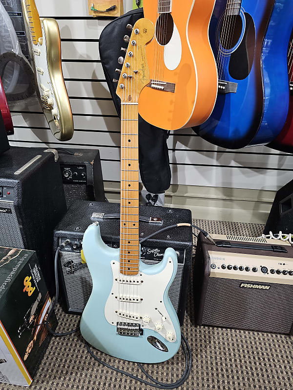 Fender Stratocaster 2001 - Baby Blue | Reverb
