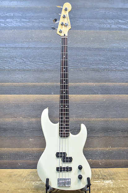 1991 Fender Prodigy Bass Active Preamp Arctic White El. Bass | Reverb
