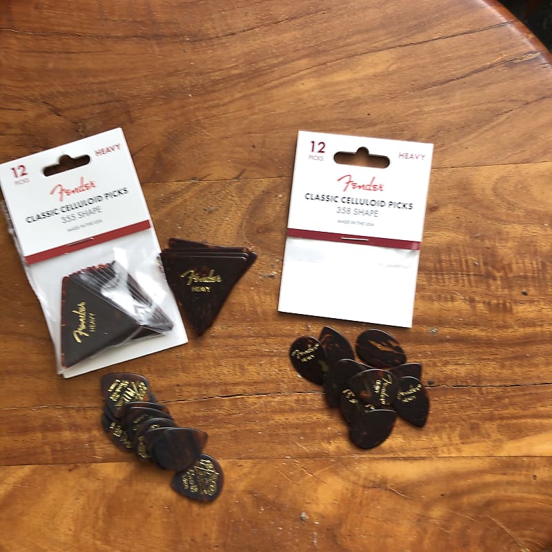 38 heavy gauge guitar picks - Fender & D’Andrea | Reverb