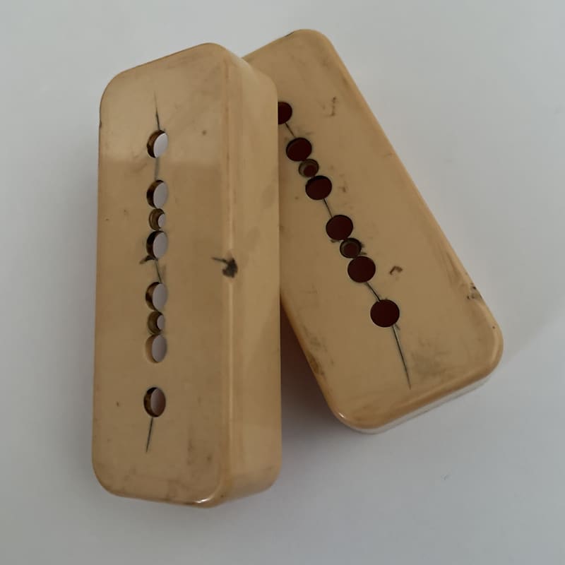59 Parts aged Gibson P90 pickup covers, set of 2, dark | Reverb UK