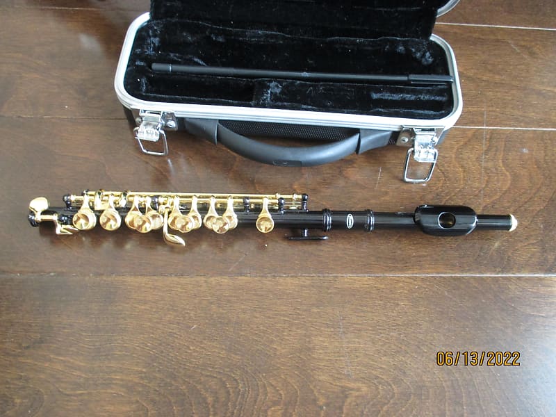 Black piccolo with gold keys | Reverb