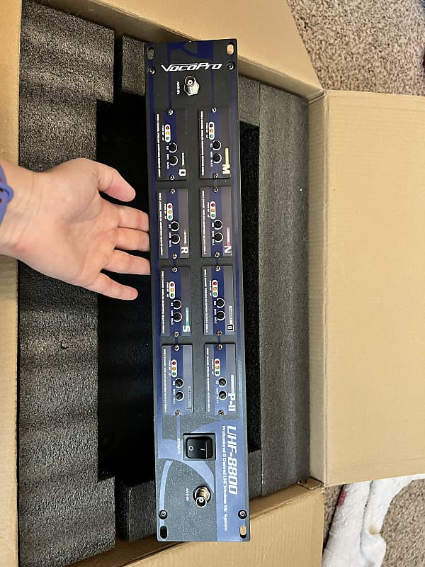 VocoPro UHF-8800 8 Channel UHC Wireless Microphone system | Reverb