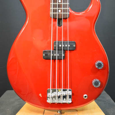 YAMAHA BB300 bass guitars