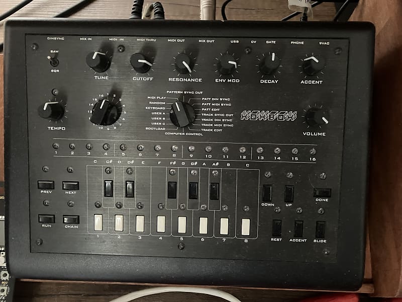 Xoxbox x0xb0x tb303 clone | Reverb UK