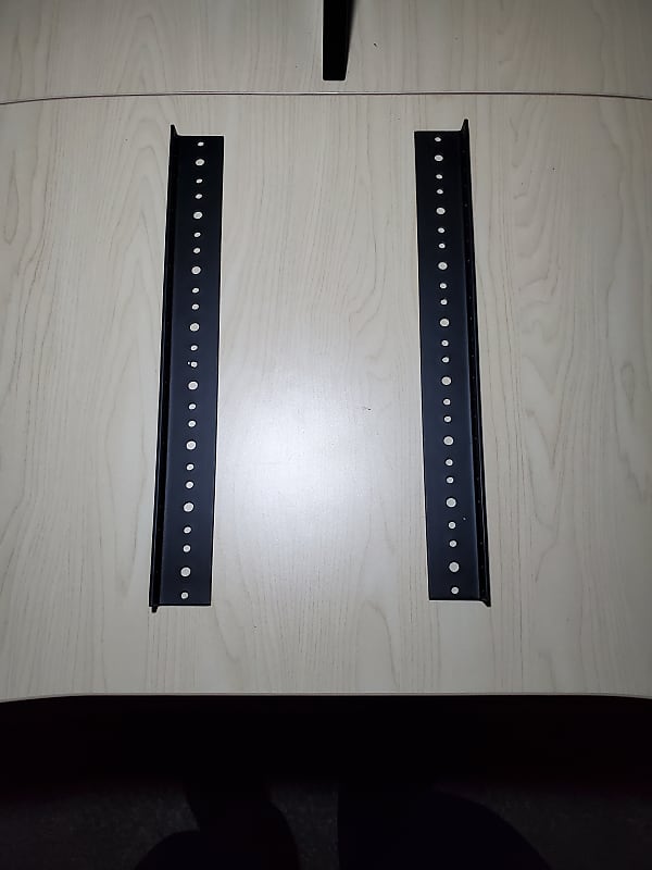 Penn Elcom 8 space rack rails - Black | Reverb