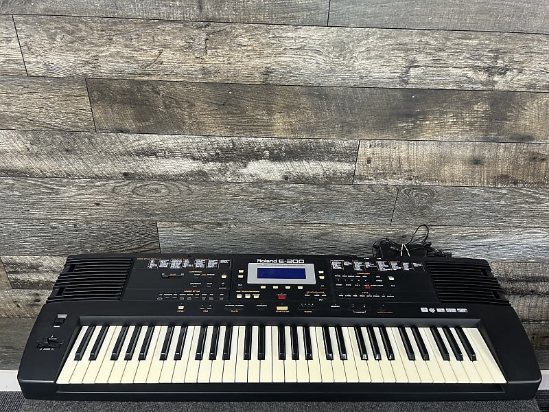 Roland E-300 Intelligent Keyboard 61-Key Synthesizer #656 | Reverb
