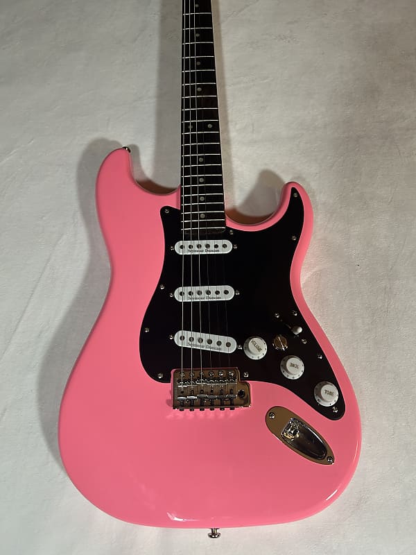 Pink Stratocaster - Seymour Duncan Pickups | Reverb UK