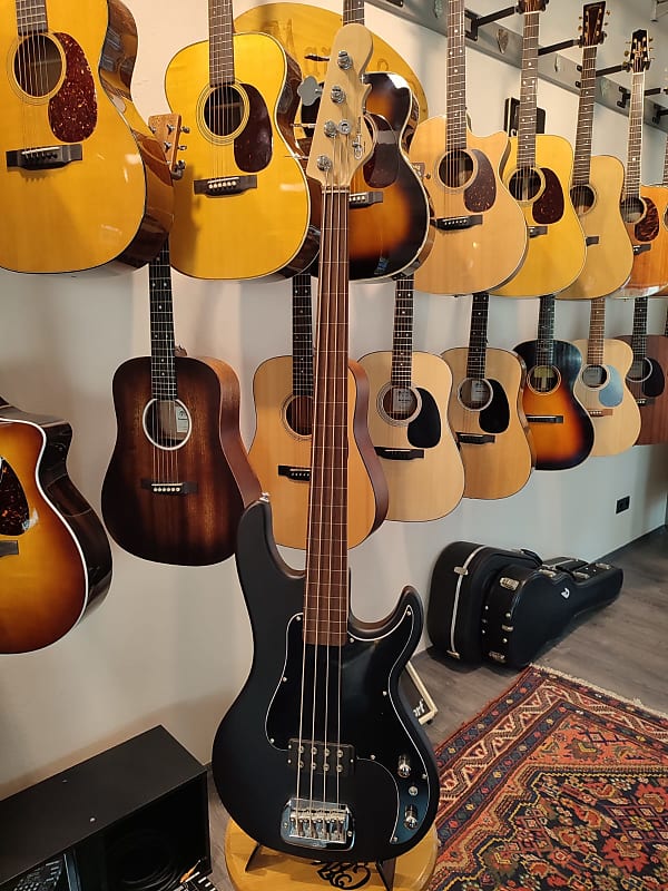 G&L Tribute Kiloton Fretless 2021 Black matt | Reverb