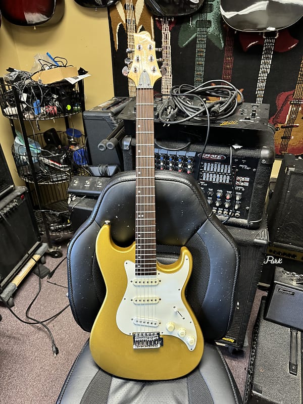Samick Malibu electric guitar 80s - Gold | Reverb
