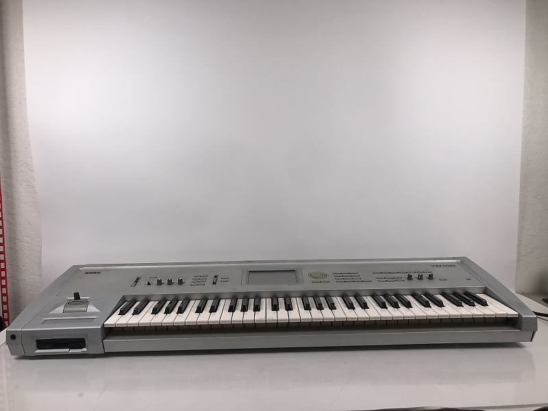 Korg Triton 61 Keyboard Workstation Synthesizer | Reverb