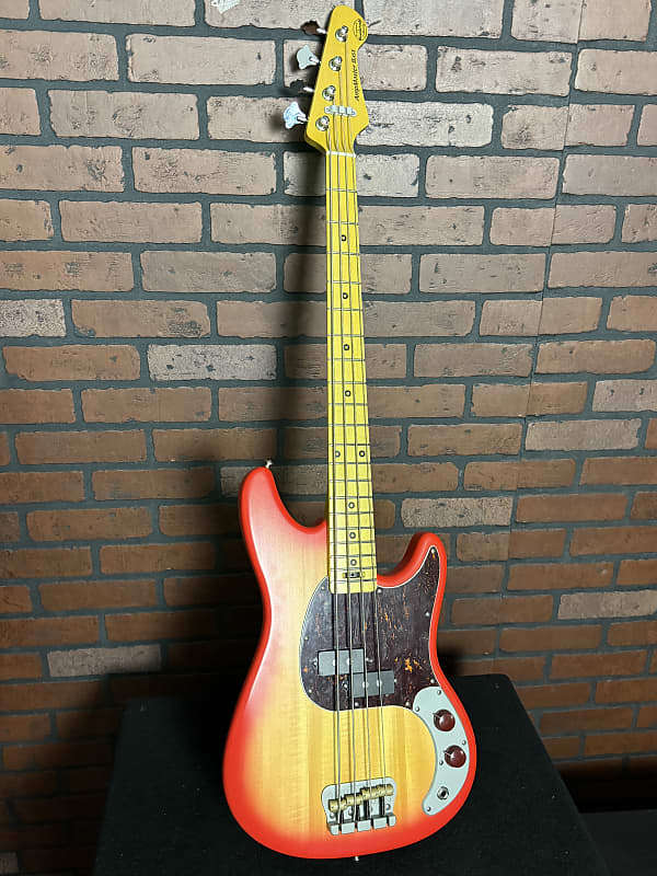 Woodcraft electric guitars AmpMaster 4 P Bass short scale 30" | Reverb