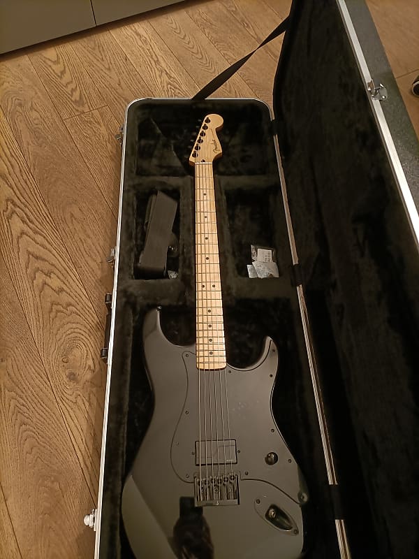 Fender Stratocaster baritone - Black | Reverb