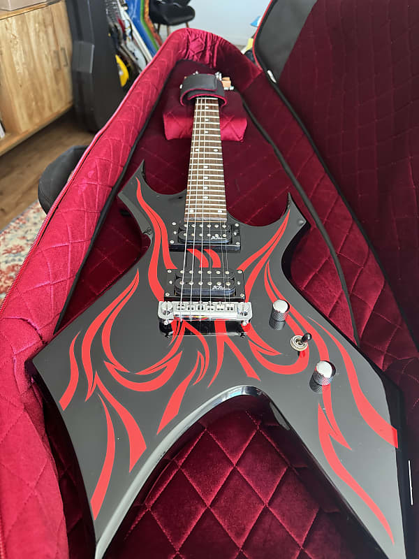 B.C. Rich Kkw warlock 2000s - Black and red tribal | Reverb
