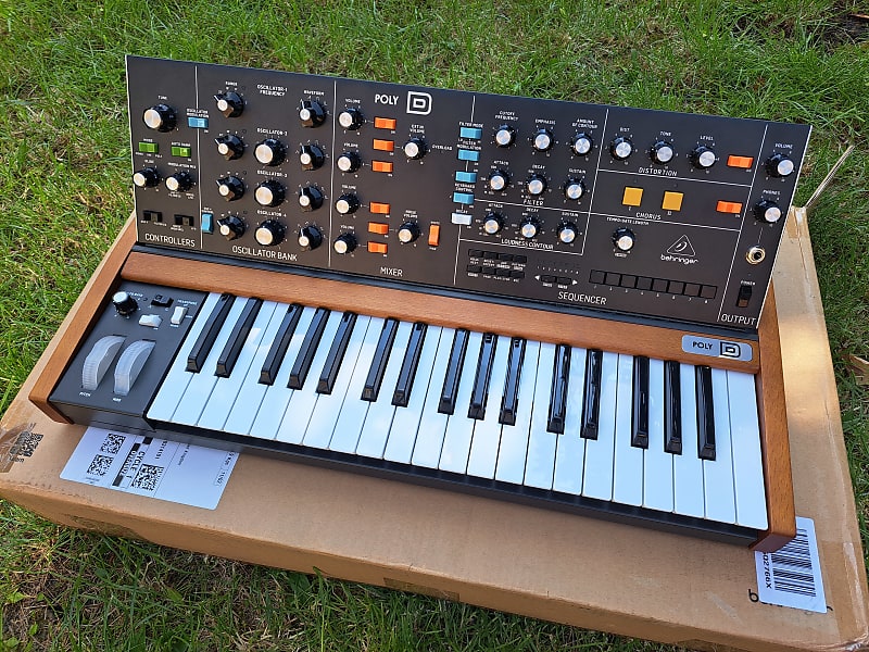 Behringer Poly D Synthesiser (MiniMoog Clone) | Reverb