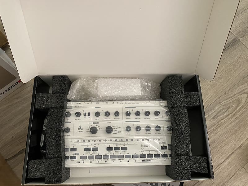 Abstrakt Instruments Avalon - White with blue lights | Reverb