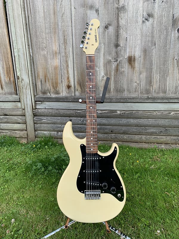 Yamaha SE200 White | Reverb