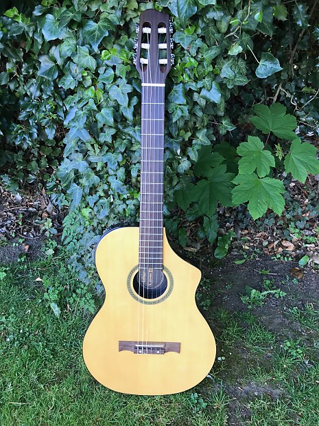 Line 6 Variax 300 , Classical , EX Steve Howe , Yes | Reverb Australia