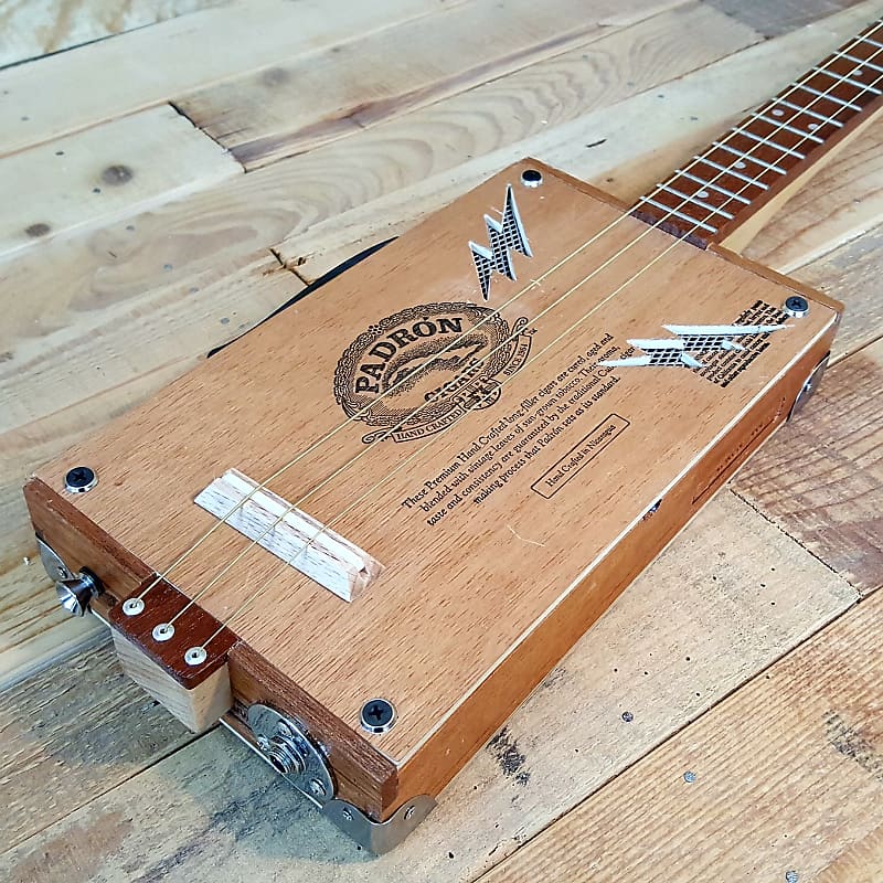 Guitare cigar box acoustique "Lightnings" | Reverb