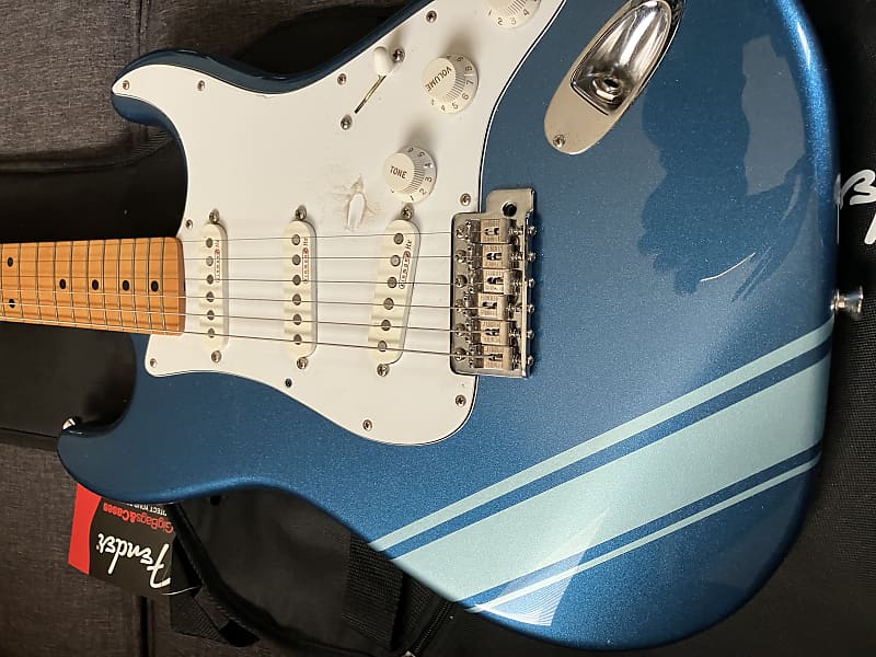 Fender Strat 2020 - Race stripe blue | Reverb