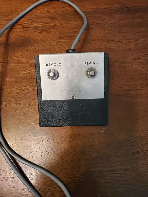 Silvertone 2-Button Footswitch for 1464, 1465, 1484, 1485 | | Reverb