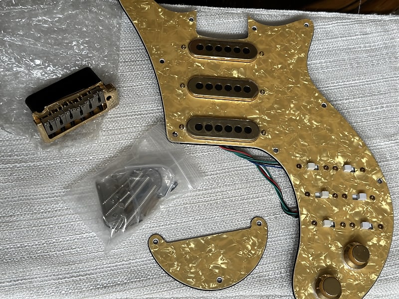 Burns TriSonic Tri-Sonic 2019 - Gold Brian May | Reverb