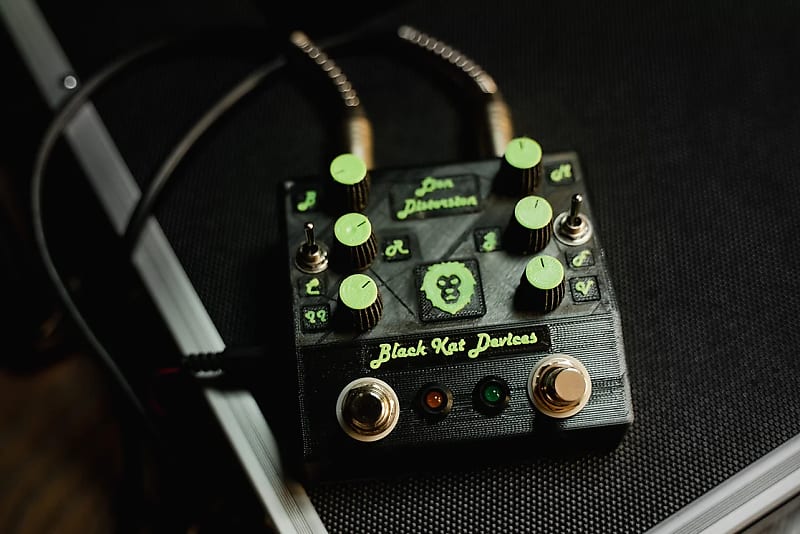 Black Kat Devices Lion Distorsion 2022 Black and Green | Reverb