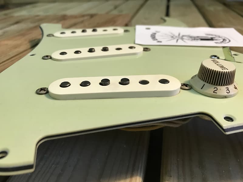 General 1964 Full loaded Scratchplate & pickups | Reverb France