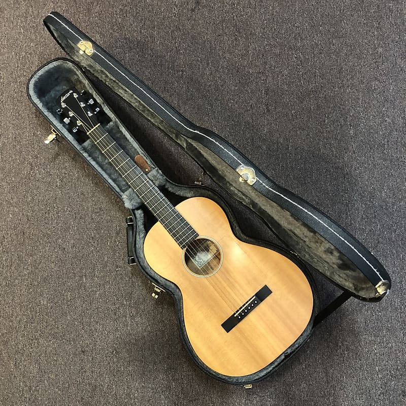 Used Larrivee P01 Parlor with Hard Case | Reverb