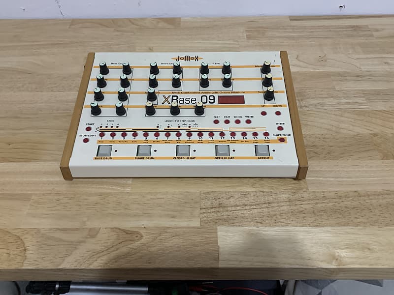 JoMox XBase 09 | Reverb