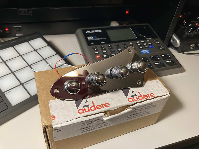 AUDERE 3 BAND JAZZ BASS PREAMP 2022 CHROME | Reverb