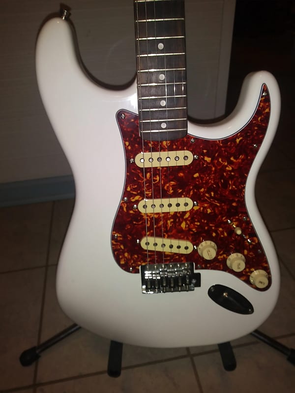 White Squier SE Stratocaster W/ Fender Vintera Pickups | Reverb