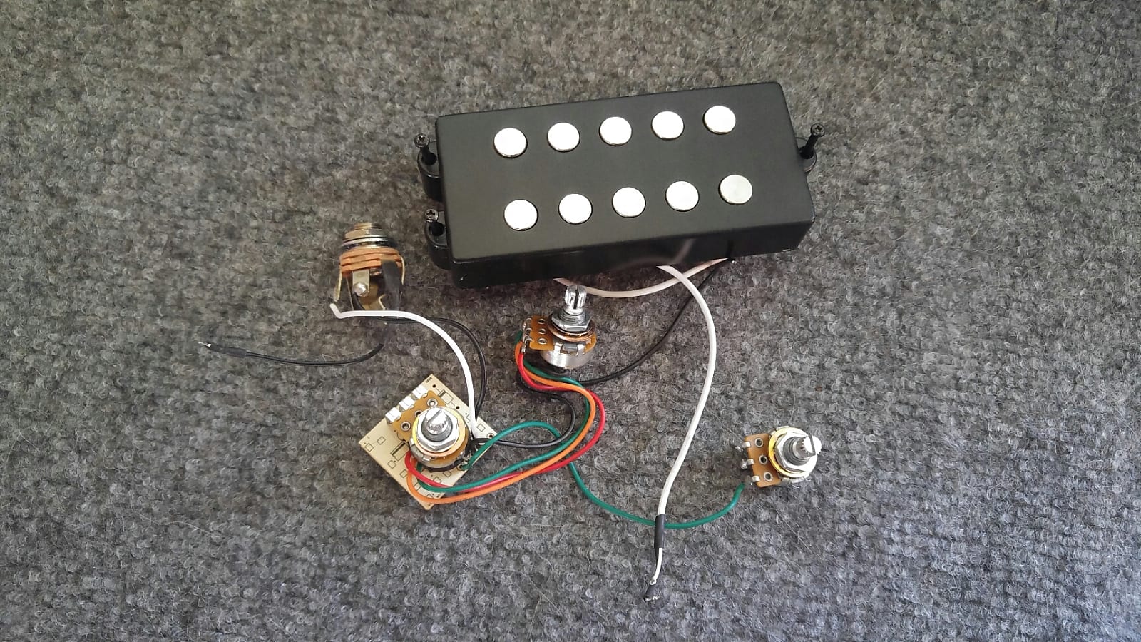 Pickup pole alignment of an Aguilar AG-5M pickup in a Sterling Sub bass ...