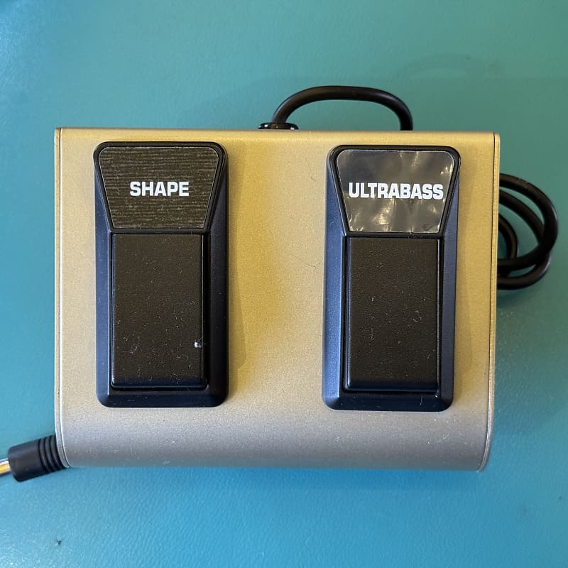 Behringer FS112B 2-Button Bass Amp Footswitch | Reverb