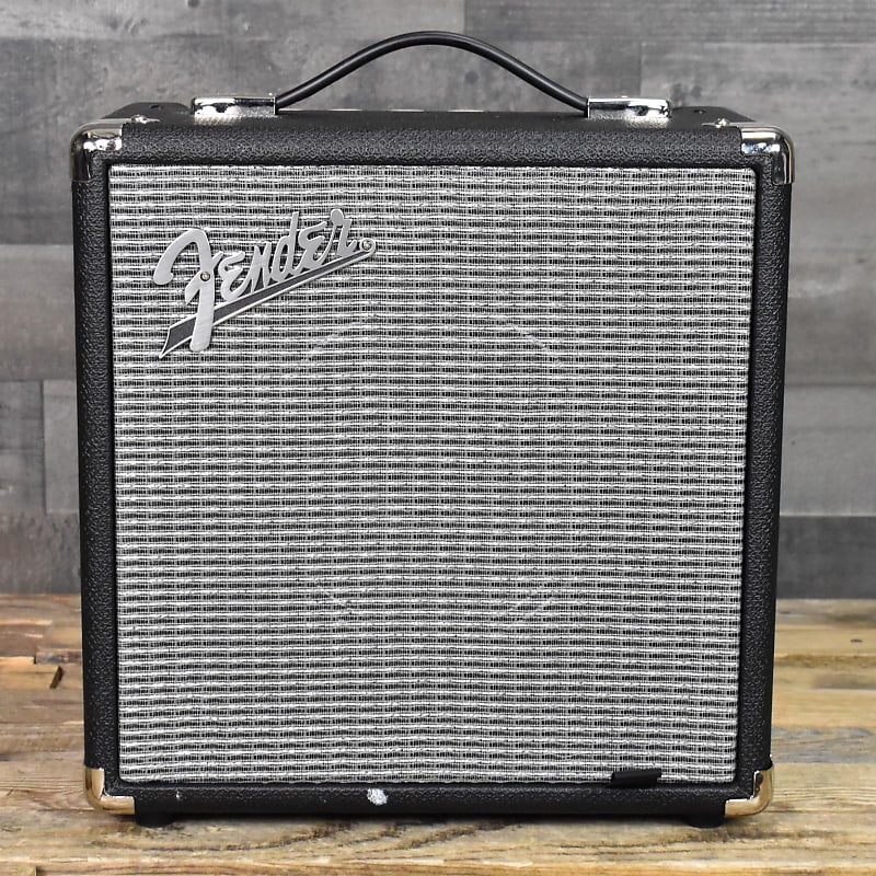 Pre-Owned Fender Rumble 15 Bass Combo Amp | Reverb