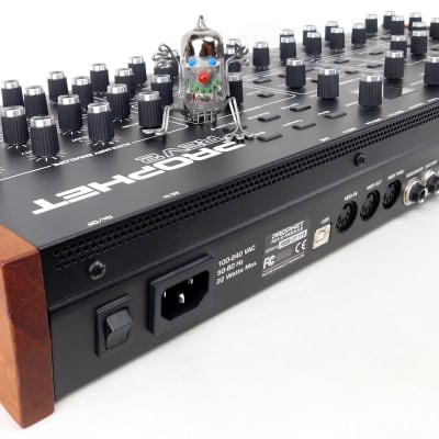 DSI Sequential Prophet REV2-8 Synthesizer Desktop + Wie Neu + | Reverb