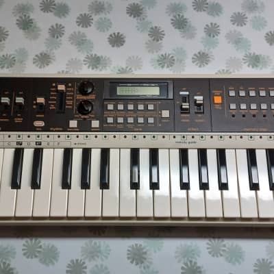 Casio MT-70 Casiotone 49-Key Synthesizer 1982 - 1984 - White | Reverb