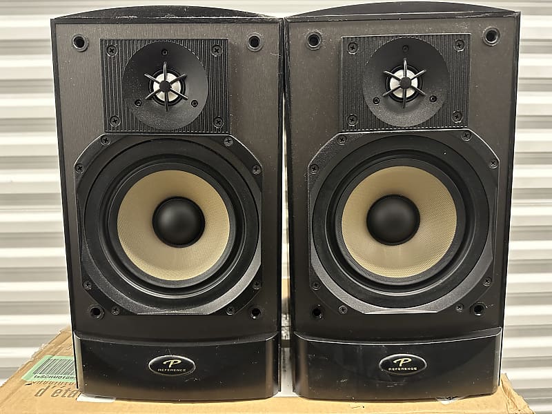 Paradigm Reference Studio 20 v.2 Bookshelf Speakers | Reverb