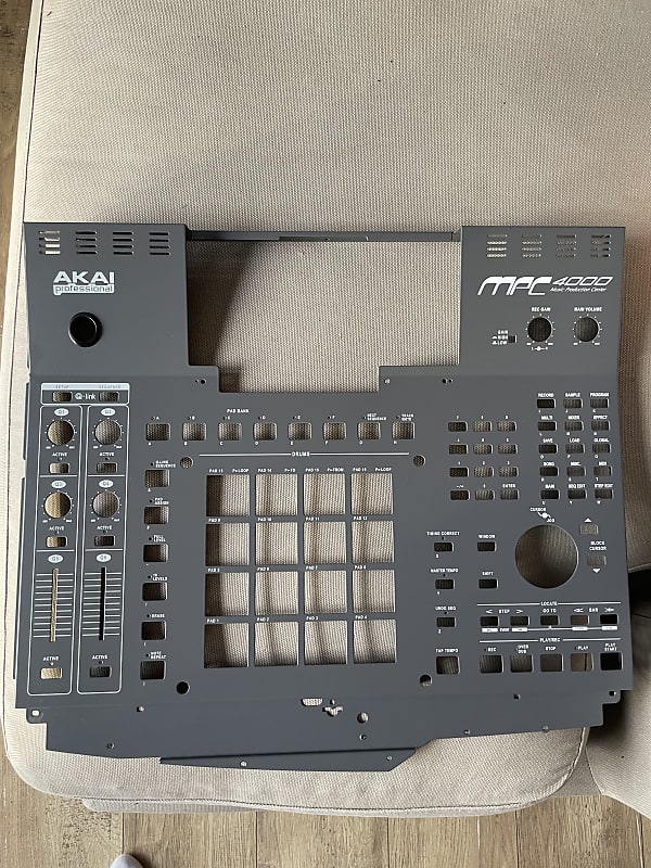 Akai MPC4000 Music Production Center | Reverb